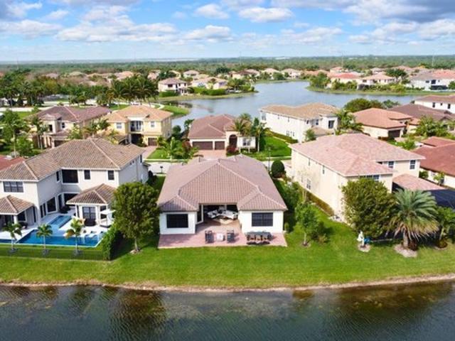 10360 Peninsula Pl, Parkland, FL 33076