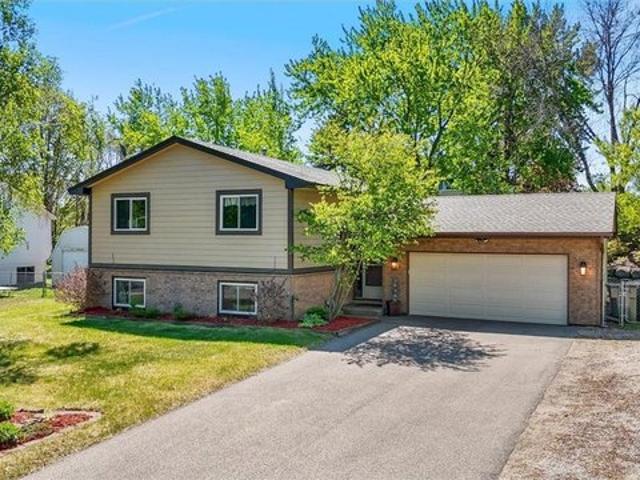 10365 Buckingham Dr, Eden Prairie, MN 55347