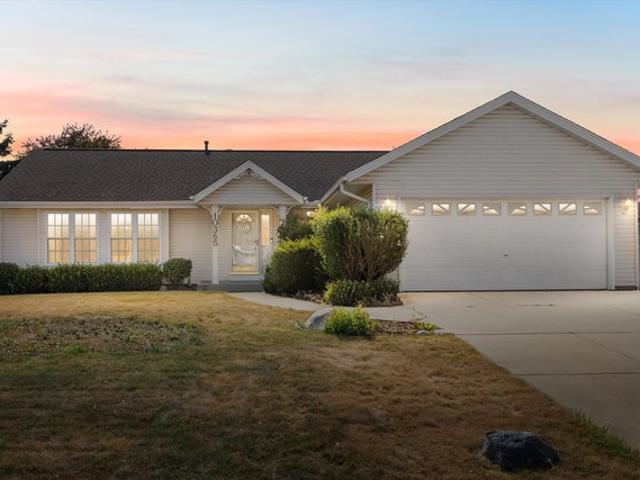10365 S Kelly Dr, Oak Creek, WI 53154