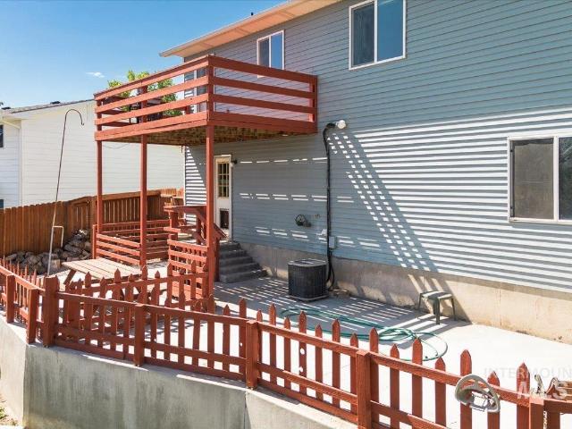 1036 Camas Ln