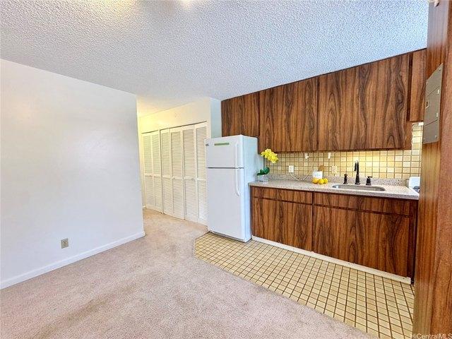 1036 Green St Apt 204, Honolulu, HI 96822