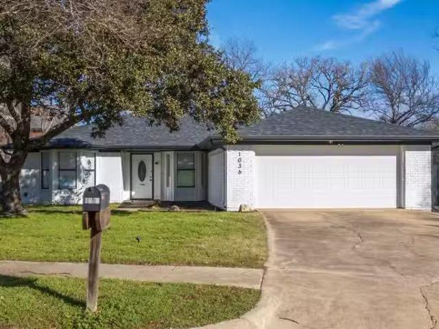 1036 Kings Manor Dr, Lake Dallas, TX 75065 MLS 20819496