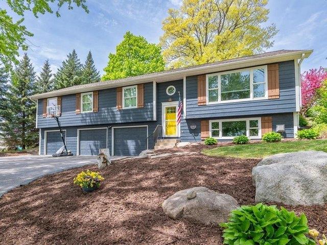 1036 Sunny Ridge Dr, Carver, MN 55315