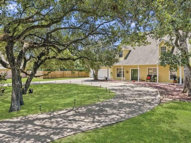 1036 Shirley Oaks St, Columbus, TX 78934