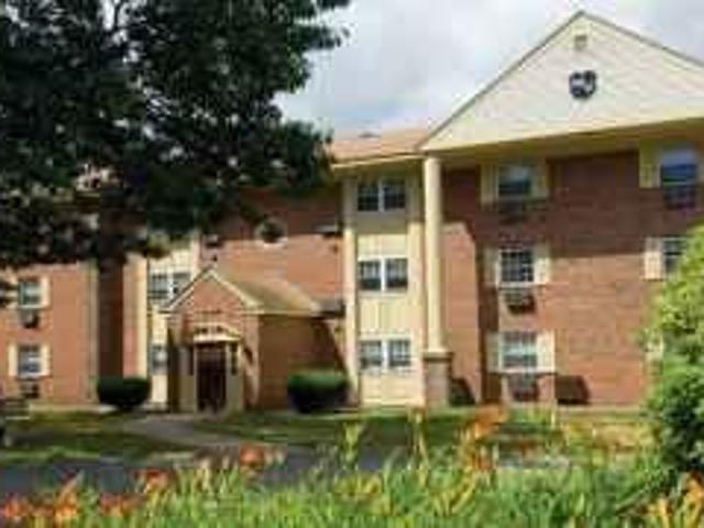 $1036 / 1br Heat/water included, Massasoit/West Boston! Dun Cannon Ave & Sunderland Rd