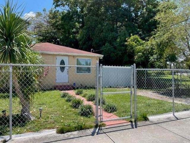 10372 174th Ter SW, Miami, FL 33157