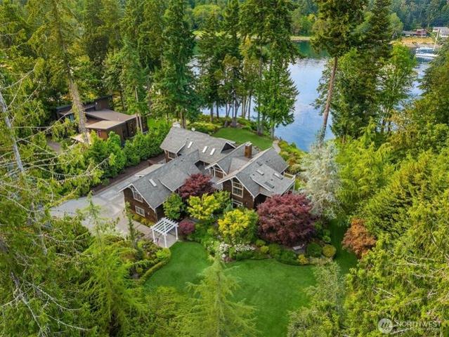 10374 NE Country Club Rd, Bainbridge Island, WA 98110