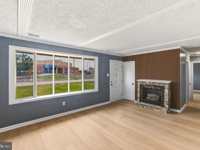 1037 Monmouth Road