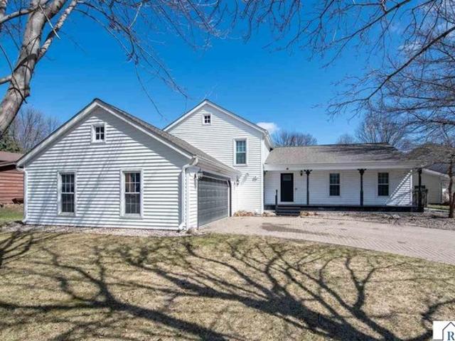 1037 Oak Terrace Dr, North Mankato, MN 56003