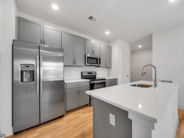 1037 Amboy Ave