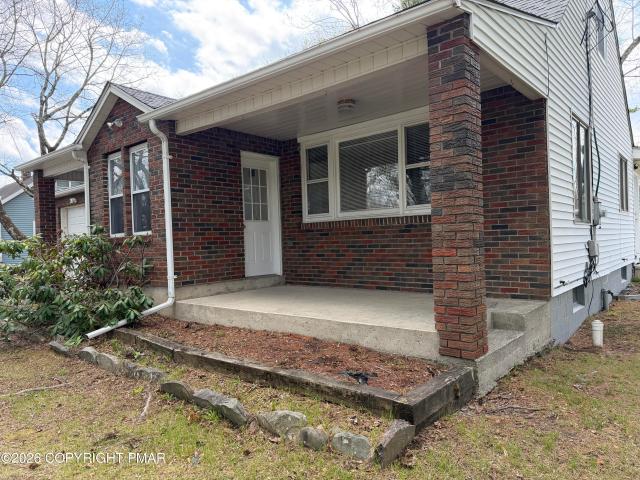 1037 Chipperfield Dr, Stroudsburg, PA 18360 | MLS #PM 140092 | Compass