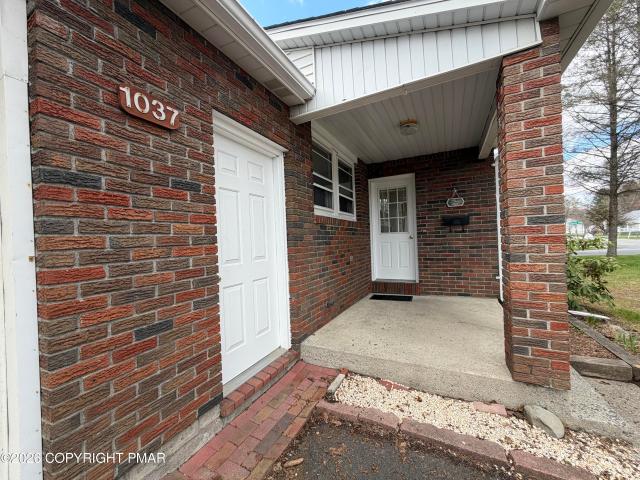 1037 Chipperfield Drive
