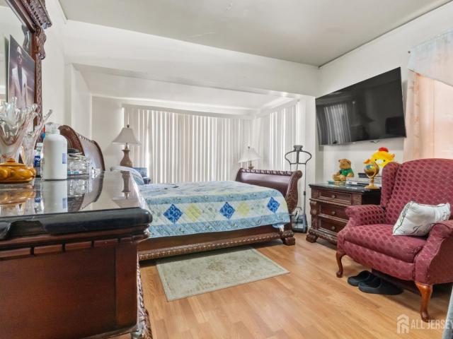 1037 E Schneider Avenue