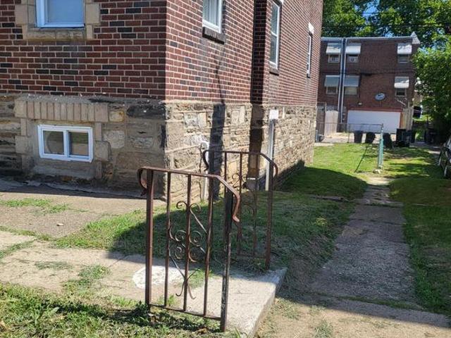 1037 Fanshawe Street