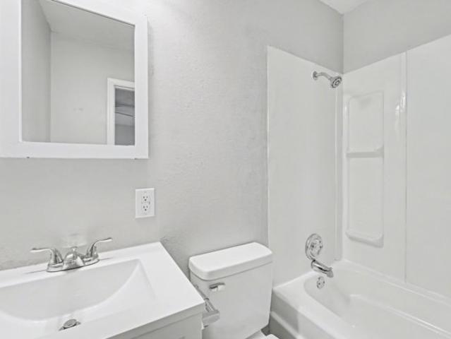 1037 Happy Hollow Road 3