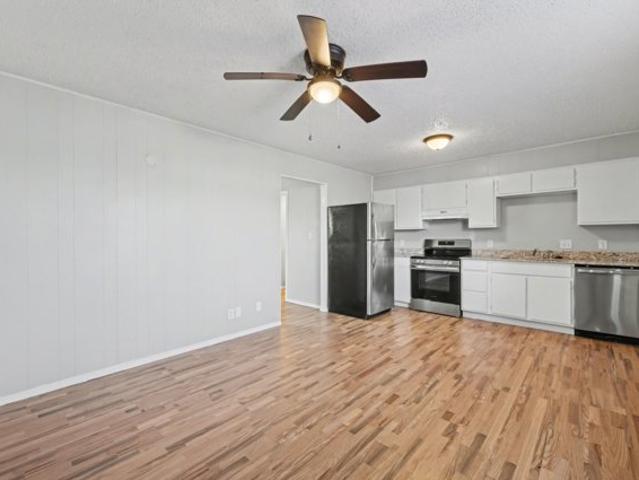 1037 Happy Hollow Road 8
