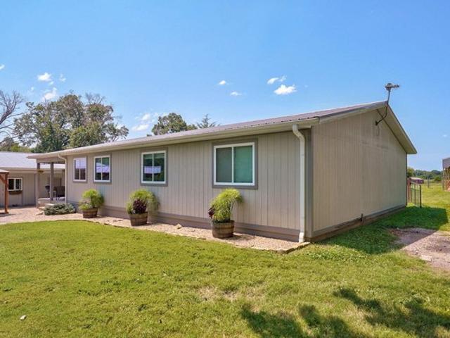 1037 Pastoral Rd, Sparta, MO 65753