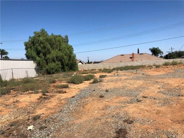 1037 Serfas Club Dr, Corona, CA 92882
