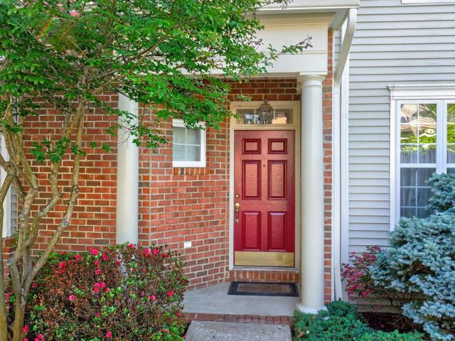 1037 somer chase ct