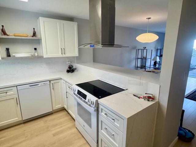 1037 Vía Bonita, Alameda, CA 94502 | MLS #41122 | Compass