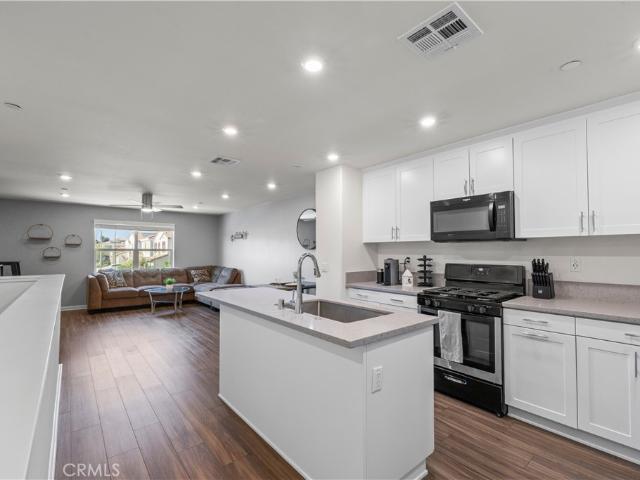1037 W Clover Ave