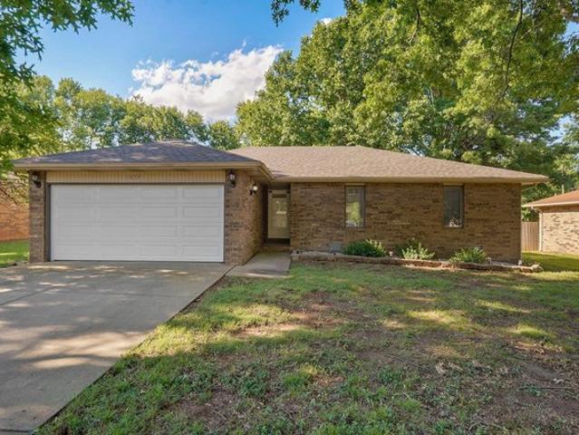 1037 W Lindberg St, Springfield, MO 65807