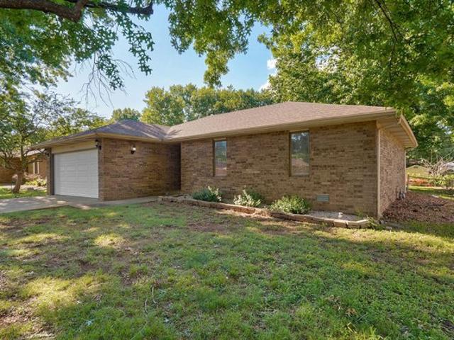 1037 W Lindberg St, Springfield, MO 65807