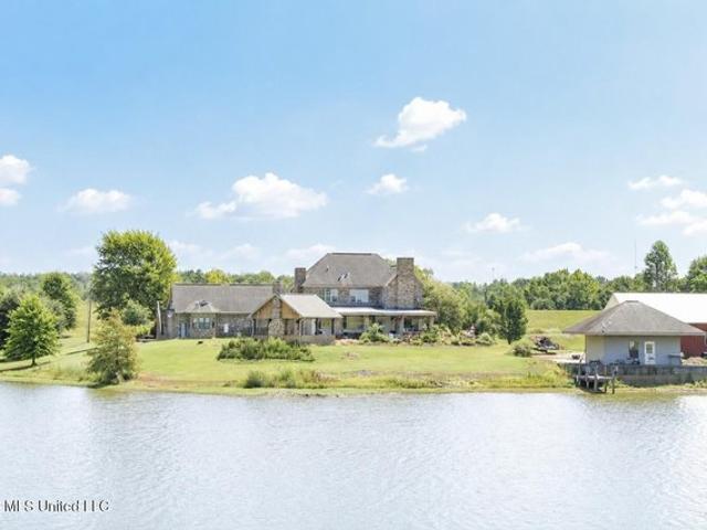 1037 Wellington Ridge Dr, Grenada, MS 38901