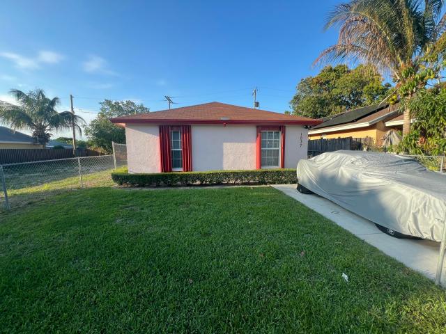 1037 17th St, West Palm Beach, FL 33407 | MLS #B26007