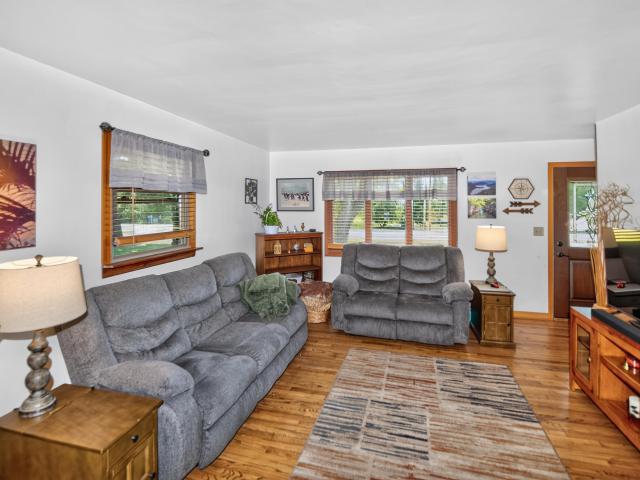 10380 S Chicago Rd
