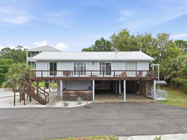1038 Magnolia Ave, Gulf Breeze, FL 32563