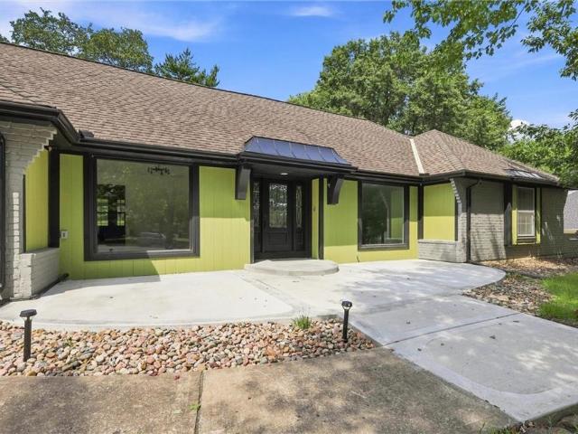 1038 N Woodland Court
