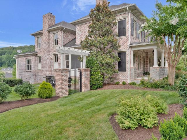 1038 Falling Leaf Cir