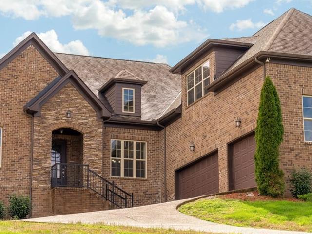 1038 Island Brook Dr, Hendersonville, TN 37075