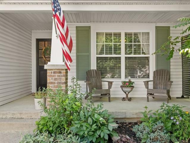 1038 Lexington Farms Dr, Spring Hill, TN 37174