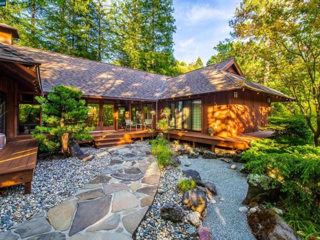 1038 Pine Ln