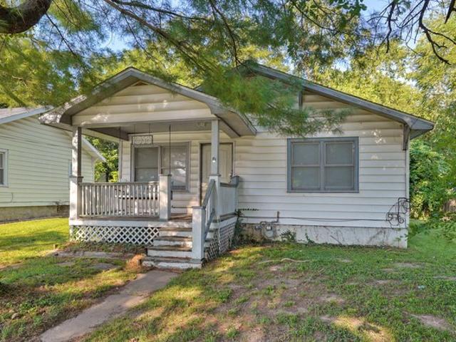 1038 S Stewart Ave, Springfield, MO 65804
