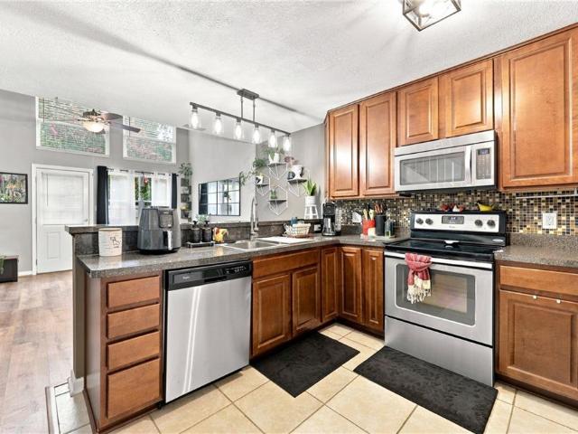 1038 Smoke Tree LN