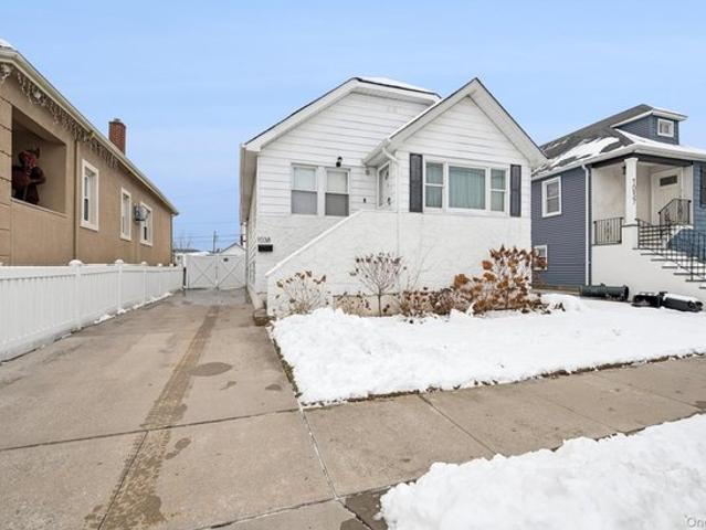 1038 Traymore Blvd, Island Park, NY 11558