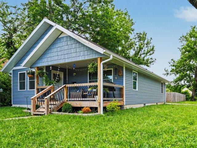 1038 W Thoman St, Springfield, MO 65803