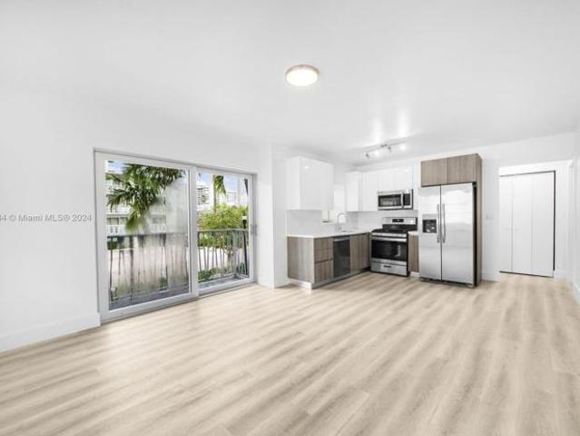 1038 11th St #18, Miami Beach, FL 33139