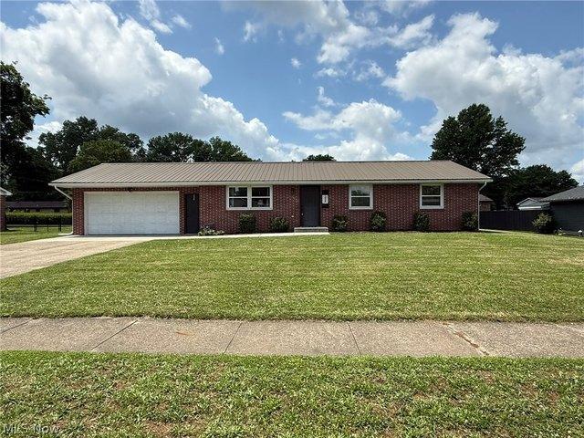 1038 2nd St SW, New Philadelphia, OH 44663