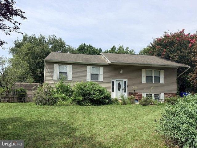 10395 Chateau Dr, Waldorf, MD 20603