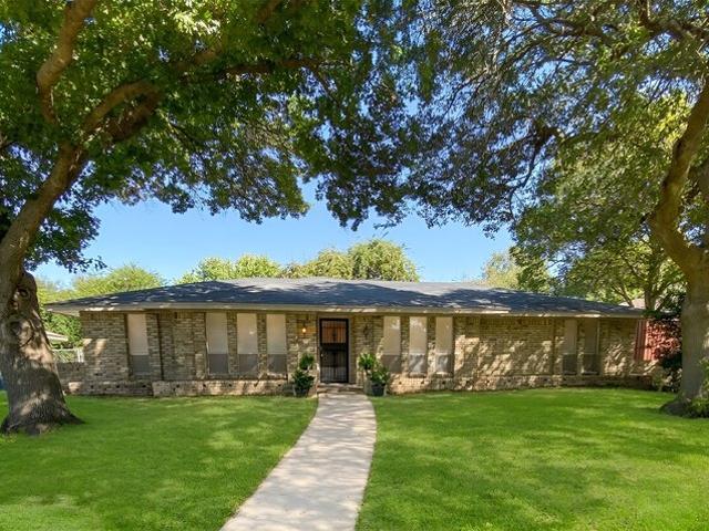 1039 Oak Meadow Ln, Desoto, TX 75115