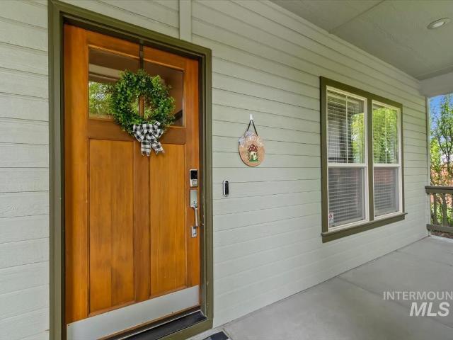 1039 E Redwall Ct