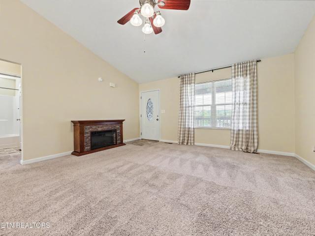 1039 Highland Meadows Rd