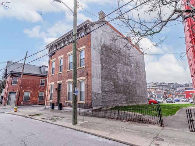 1039 Lee Street