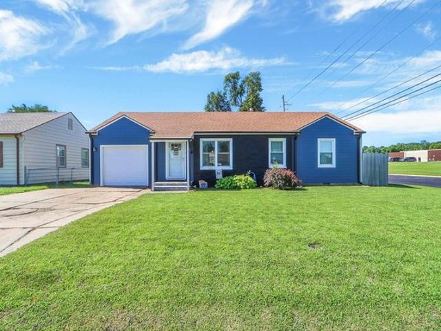 1039 W 10th St, Junction City, KS 66441