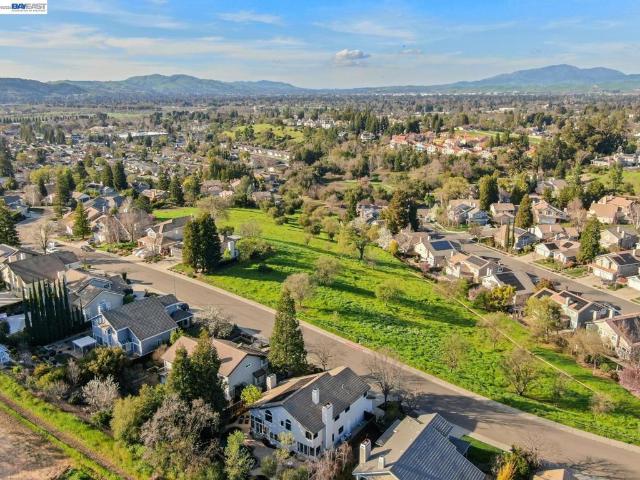 1039 Hopkins Way