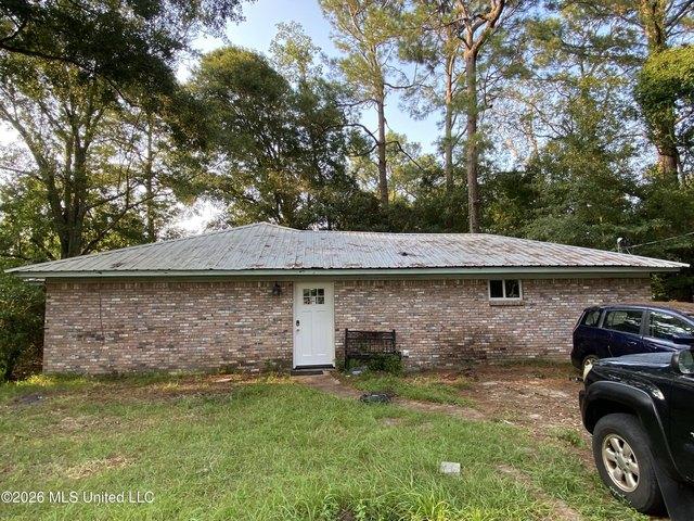 10300 Charpentier Dr, Moss Point, MS 39562